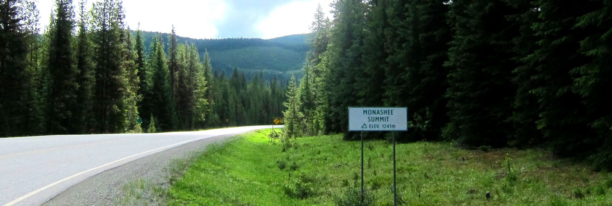 Backcountry Skiing in the Monashees – Machiine